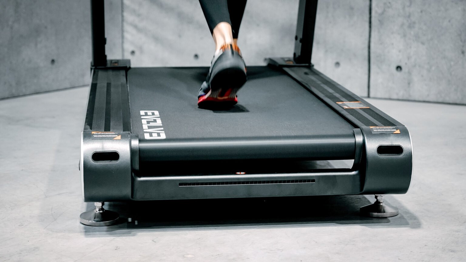 Evolve Treadmill with 18.5'' TFT Console - Evolve