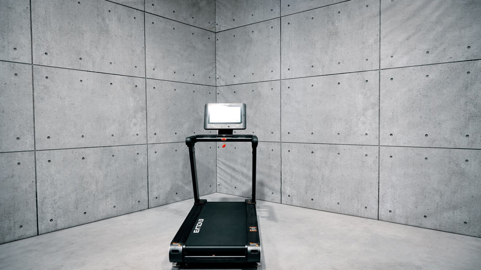 Evolve Treadmill with 18.5'' TFT Console - Evolve