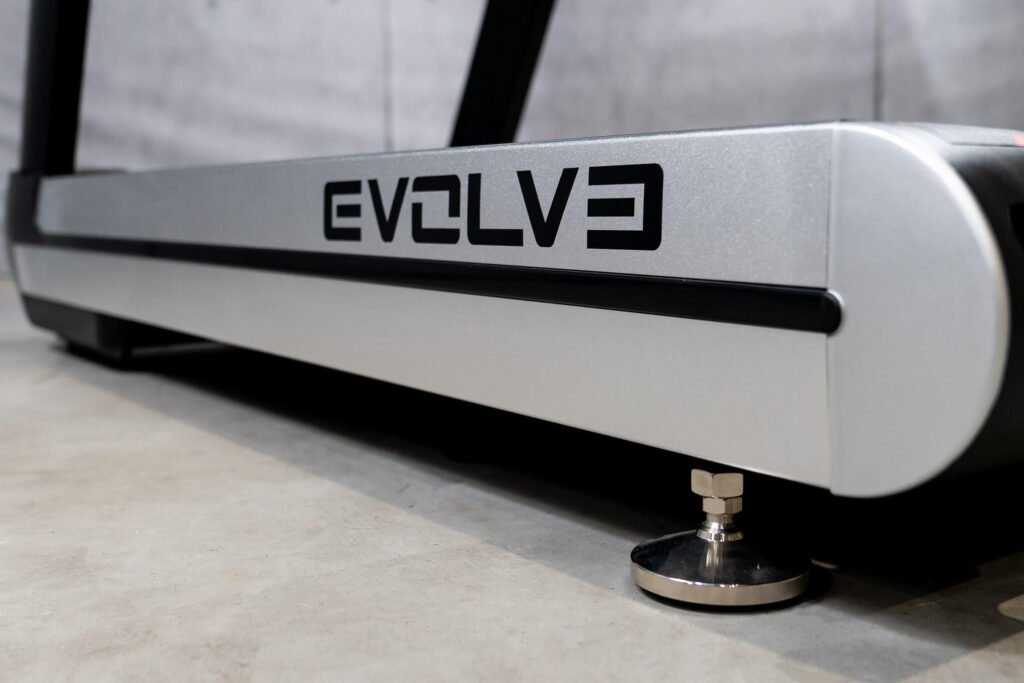 Evolve Treadmill with 18.5'' TFT Console - Evolve
