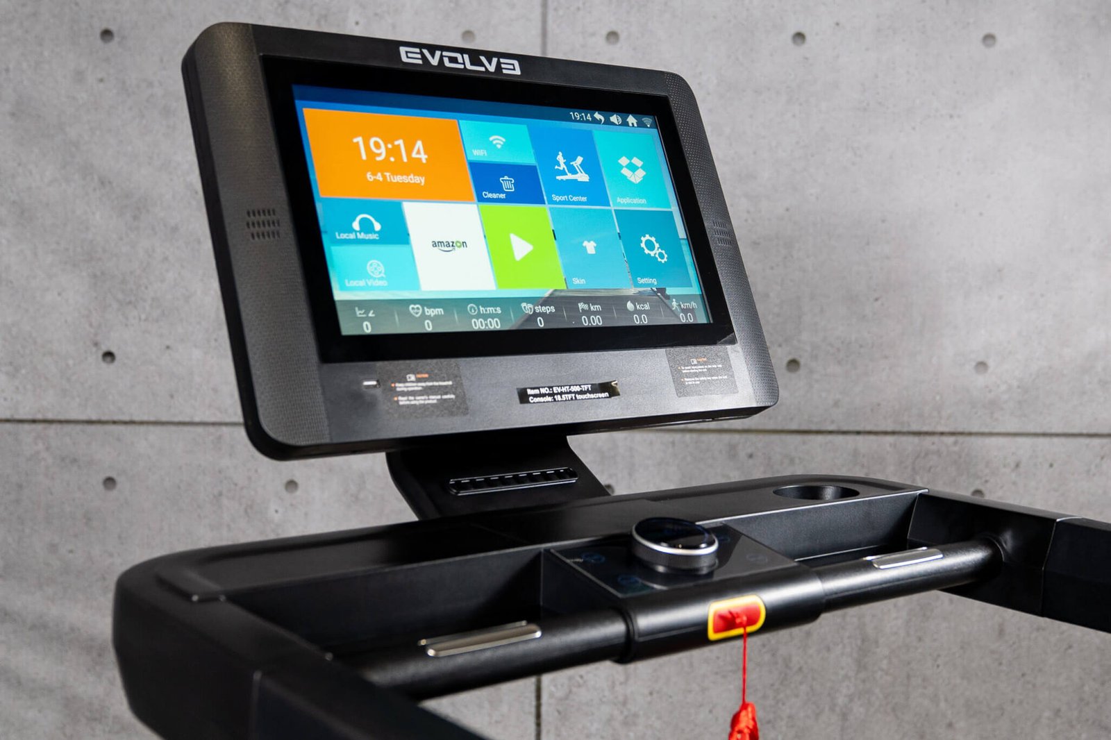 Evolve Treadmill with 18.5'' TFT Console - Evolve