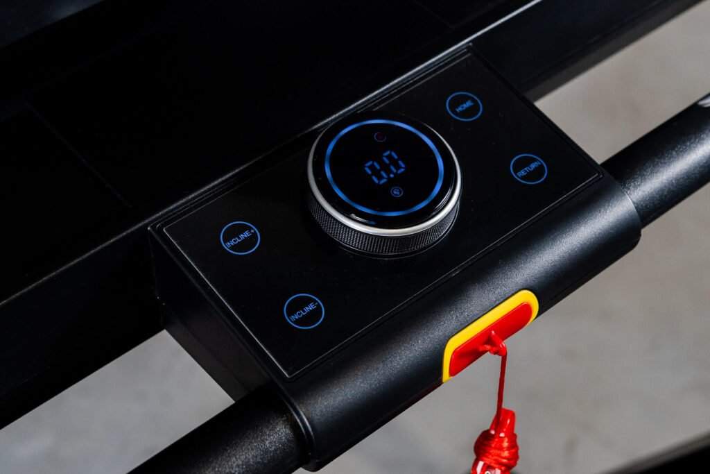 Evolve Treadmill with 18.5'' TFT Console - Evolve