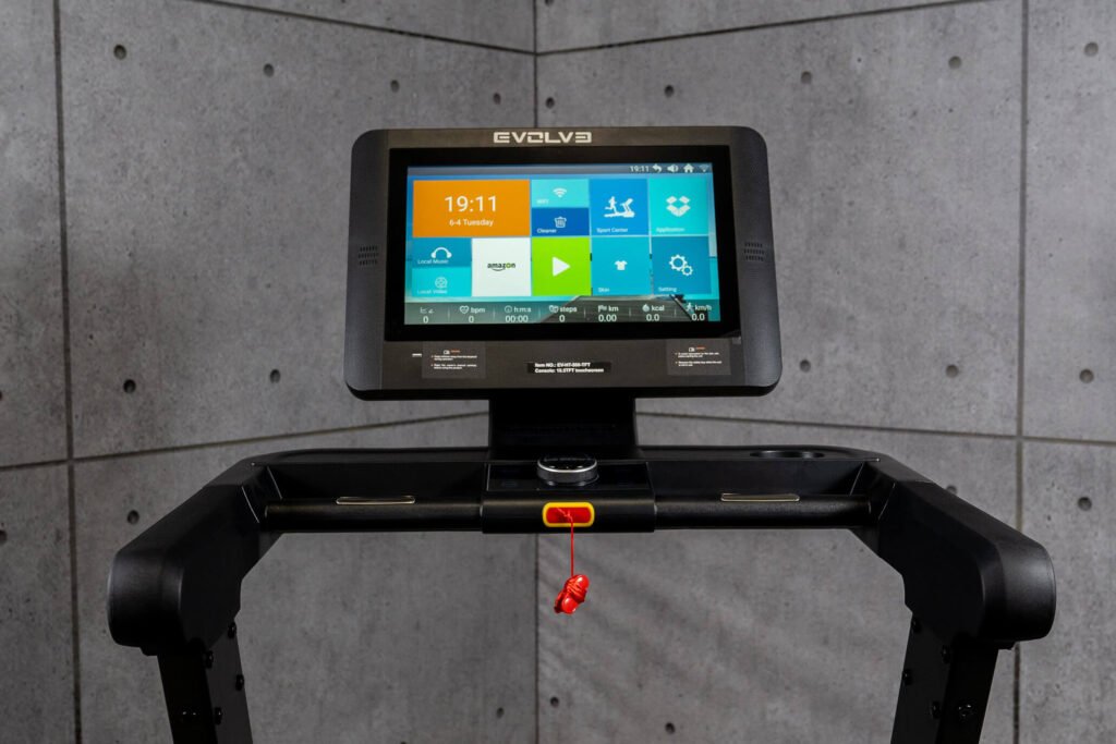 Evolve Treadmill with 18.5'' TFT Console - Evolve